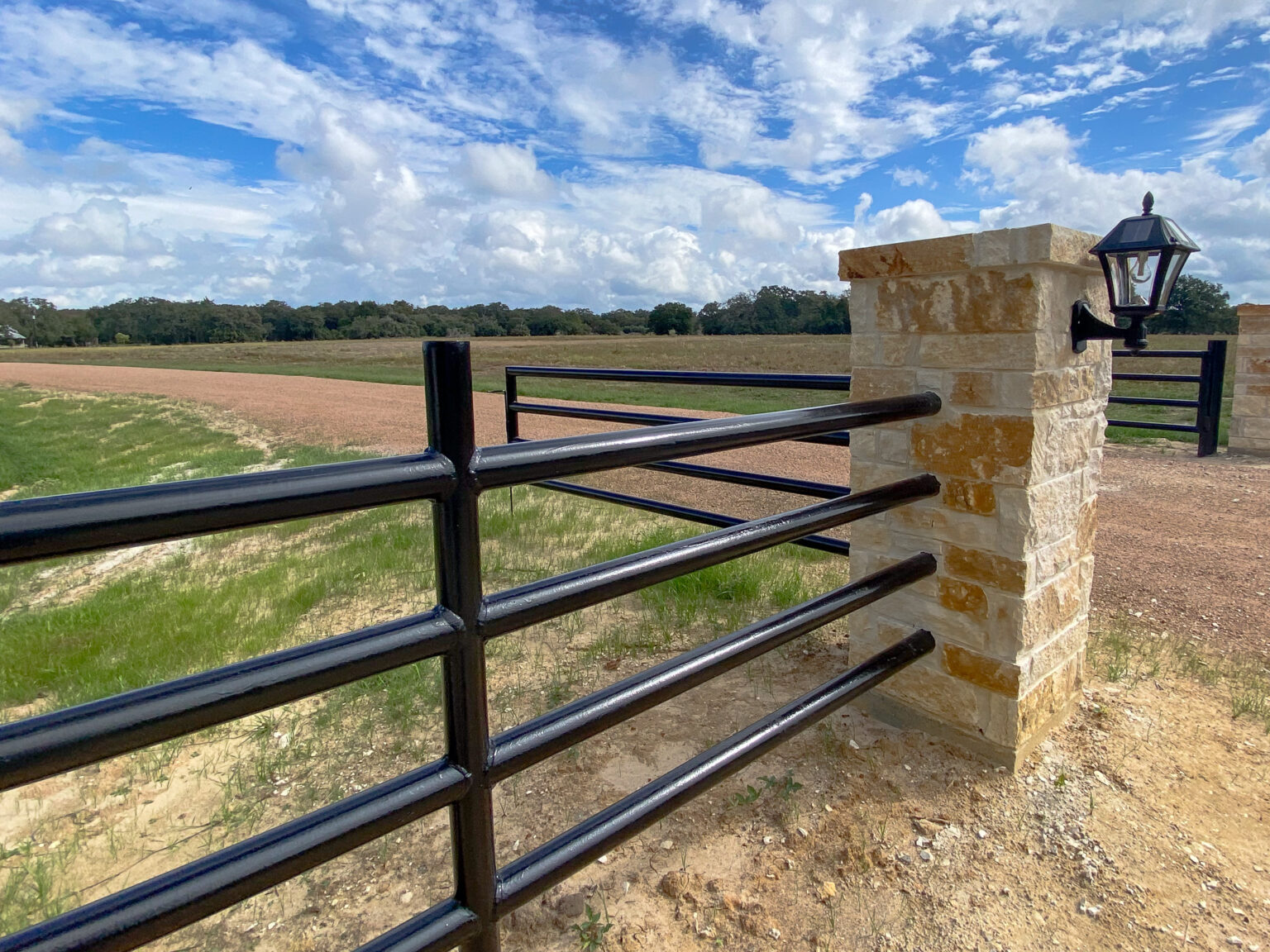 Custom Ranch Gates, Entrances & Pipe Fencing in Texas