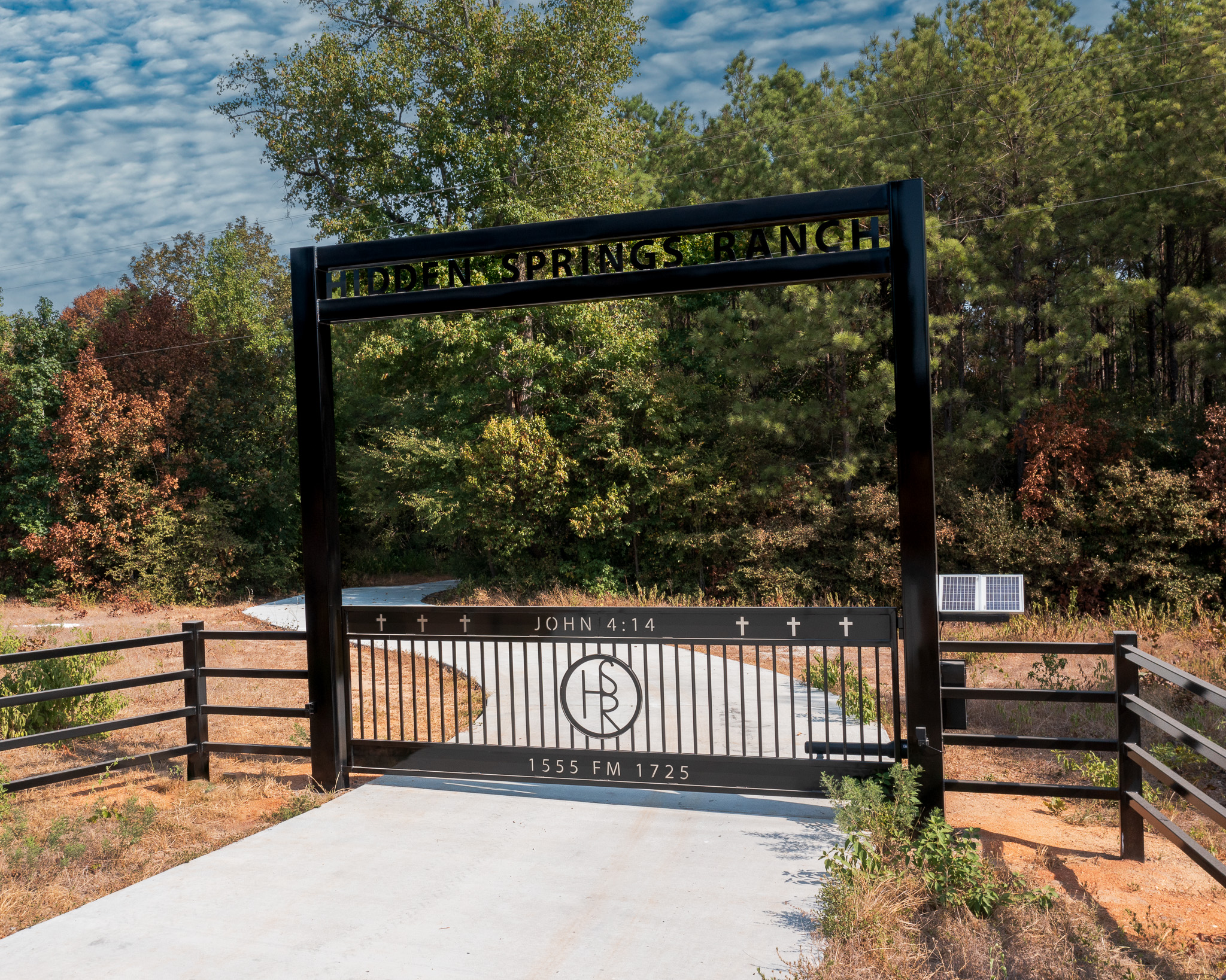 Custom Ranch Gates, Entrances & Pipe Fencing in Texas